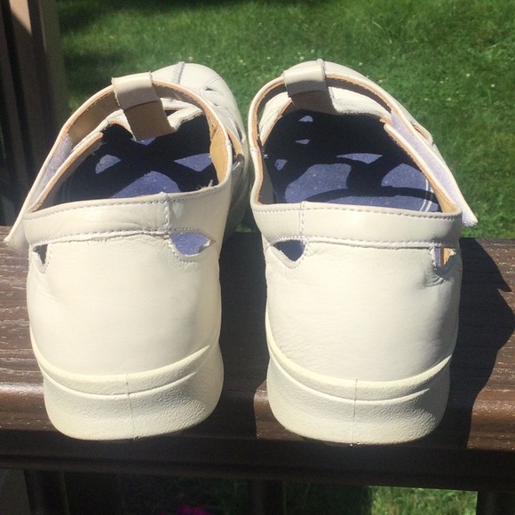 hotter | Shoes | Cream Colored Flats Made By Hotter With Fun Cut Outs ...